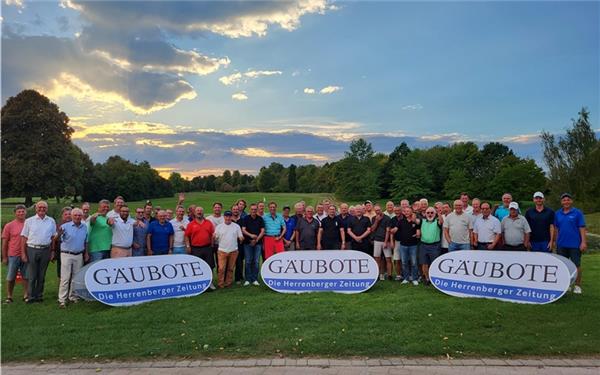 Alexander Matzen feiert den Gesamtsieg beim „Gäubote“-Cup