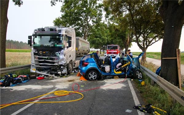 Dreiköpfige Familie aus Herrenberg stirbt bei Unfall Dreiköpfige Familie aus Herrenberg stirbt bei Unfall