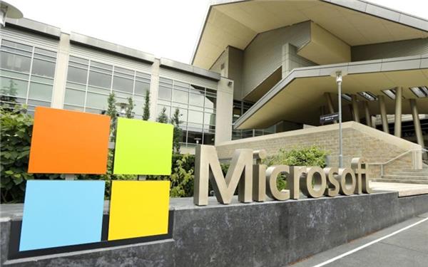 Microsoft zeigt neue Geräte mit Doppel-Display Microsoft zeigt neue Geräte mit Doppel-Display