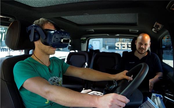 Lastwagenfahrer testen digitale Systeme