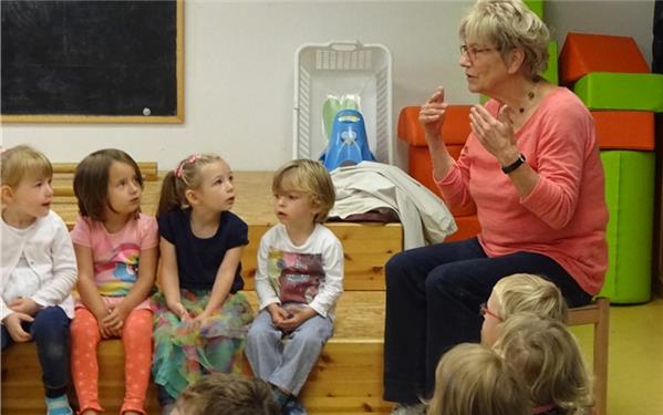 Kayher Kita-Kinder staunen: Gehörloser Gast kann Musik fühlen