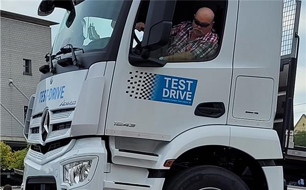 Die Wippe bringt den Vulkan zum Brodeln