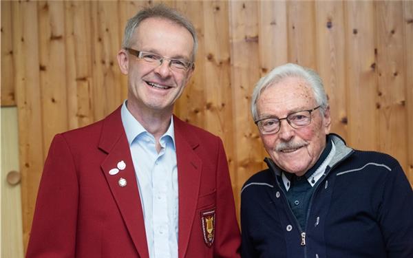 Kurt Maier für 60 Jahre aktives Singen geehrt