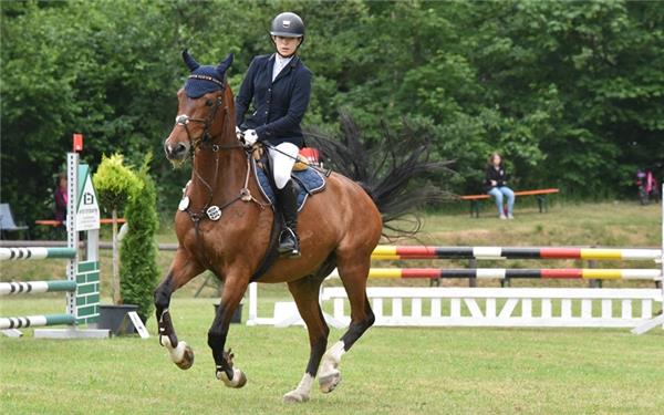 Lisa Diebold jubelt im Stechen