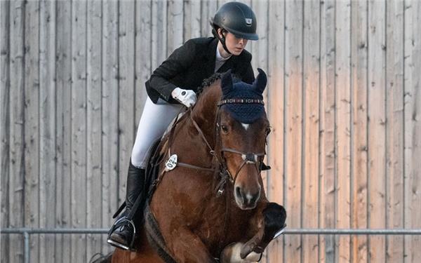 Lucy Hauser startet jubelnd ins neue Jahr