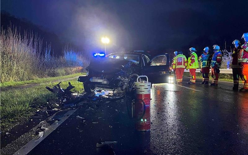Sechs Verletzte nach Kollision mehrerer Autos auf Landesstraße