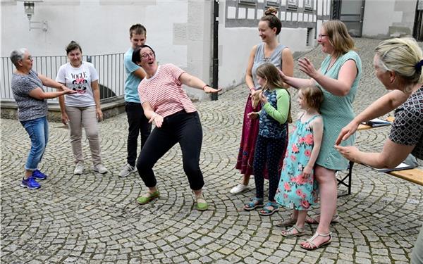 Von der Erzieherin zur Theaterfrau
