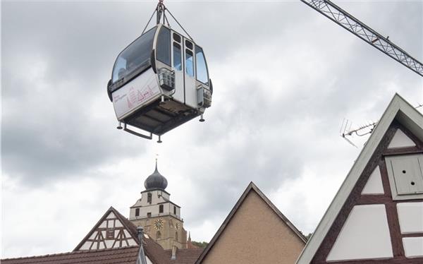 Gondel über der Stadt